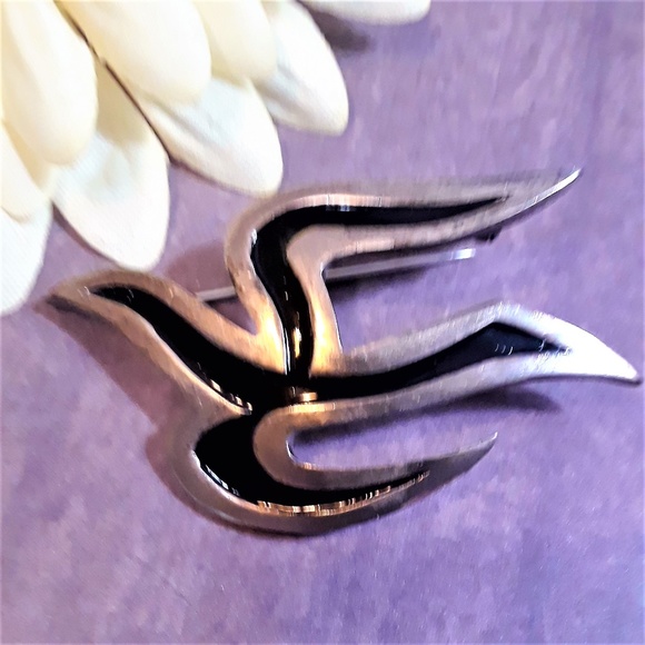 Trifari | Jewelry | Vintage Trifari Silver Bird In Flight Brooch | Poshmark
